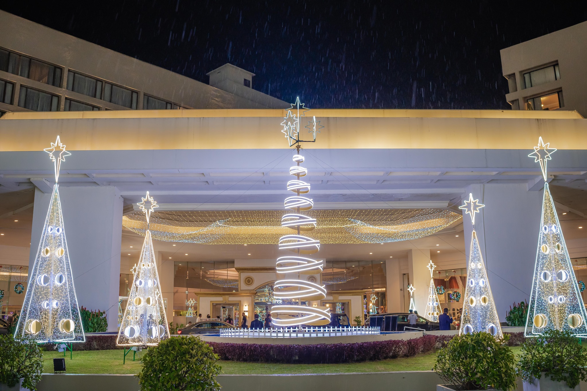 Cinnamon Colombo Hotels Lights Up for the Season and Welcomes You to ...